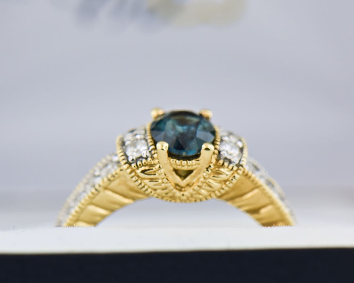 Natural Alexandrite & Diamond Engagement Ring 18k Gold | Exquisite ...