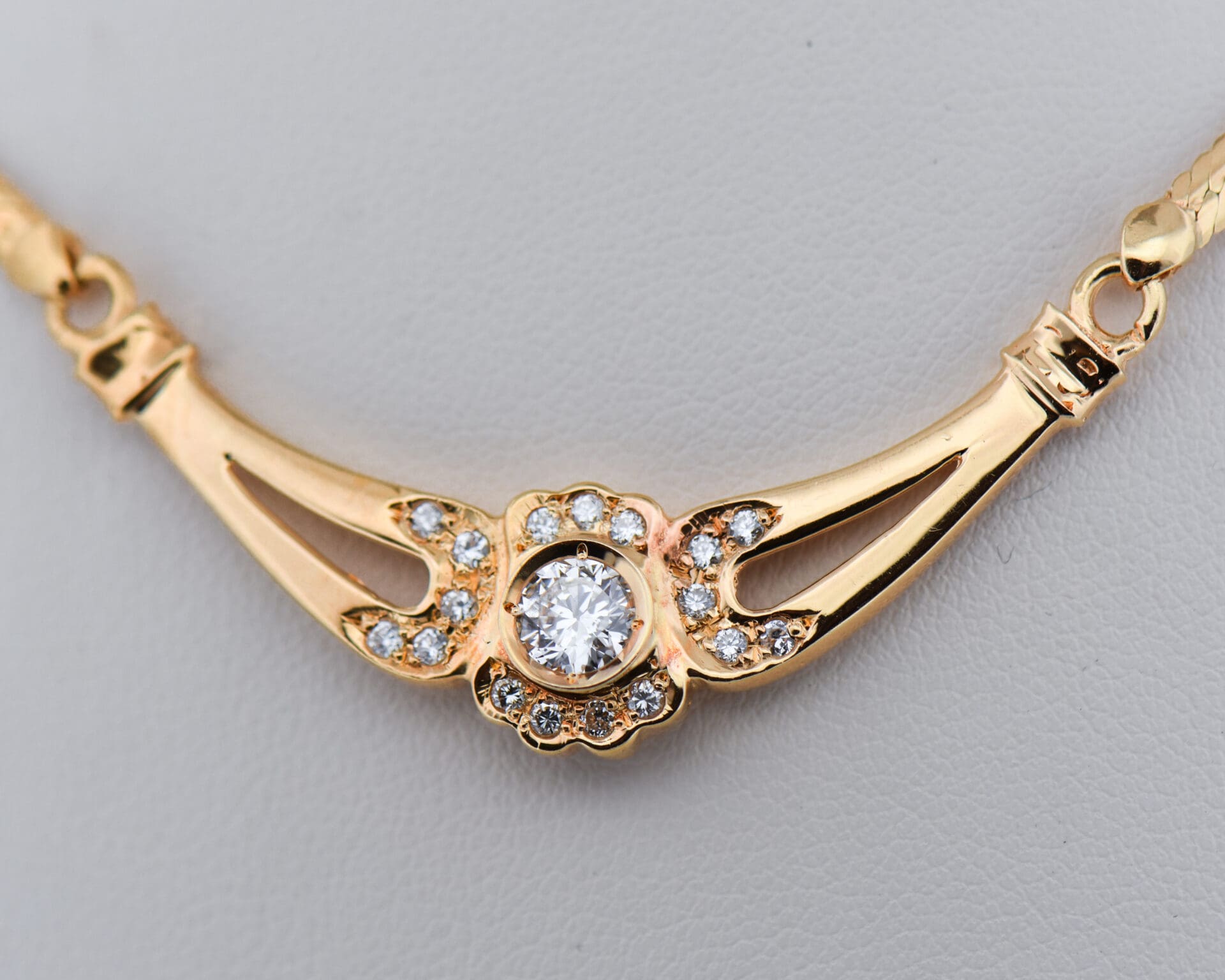 Estate 18k Gold and Diamond Necklace Chevron Style Exquisite Jewelry for Every Occasion FWCJ